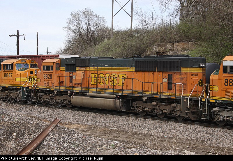 BNSF 8828